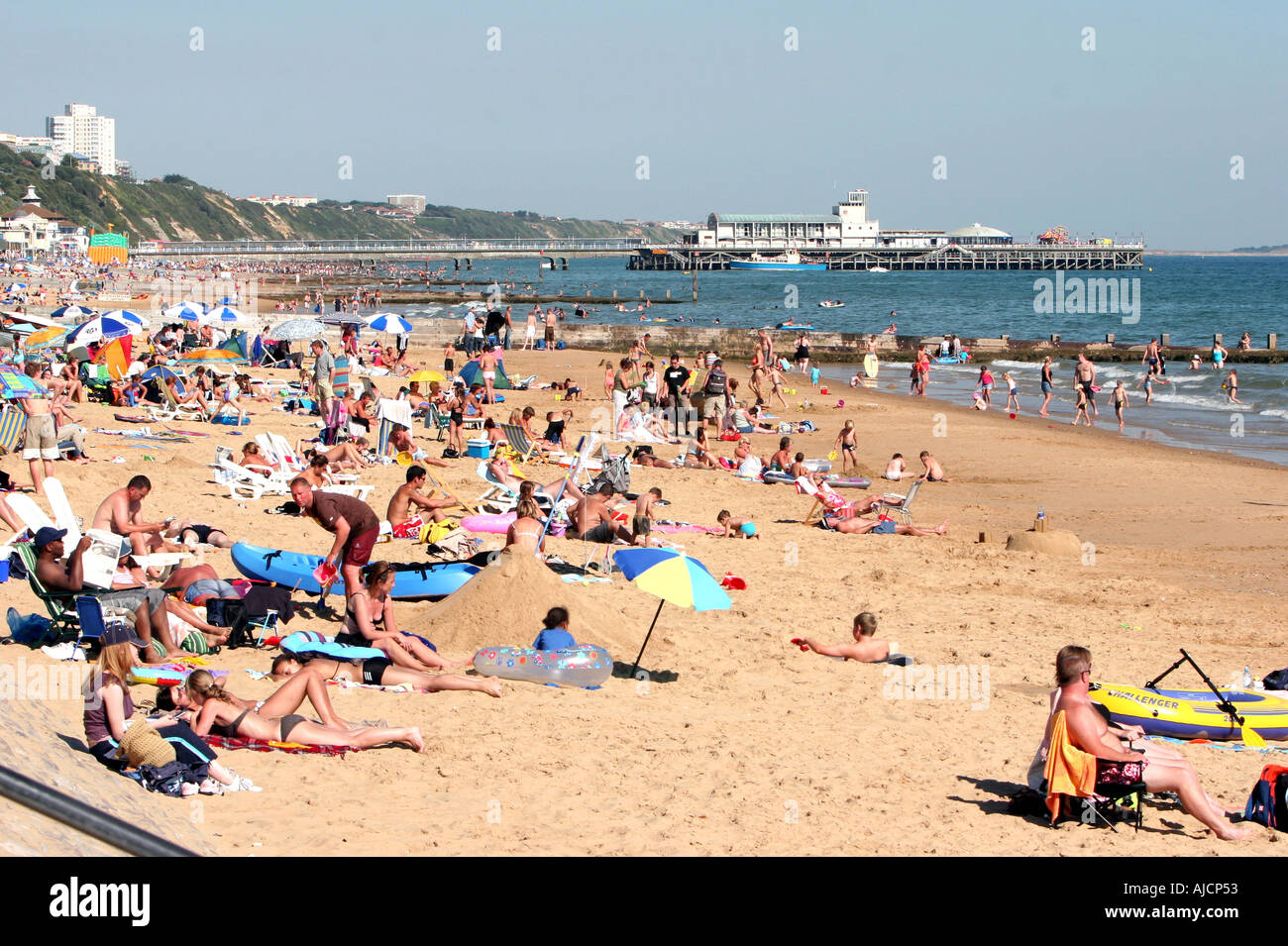 Bournemouth beach seaside windbreak hi-res stock photography and images ...