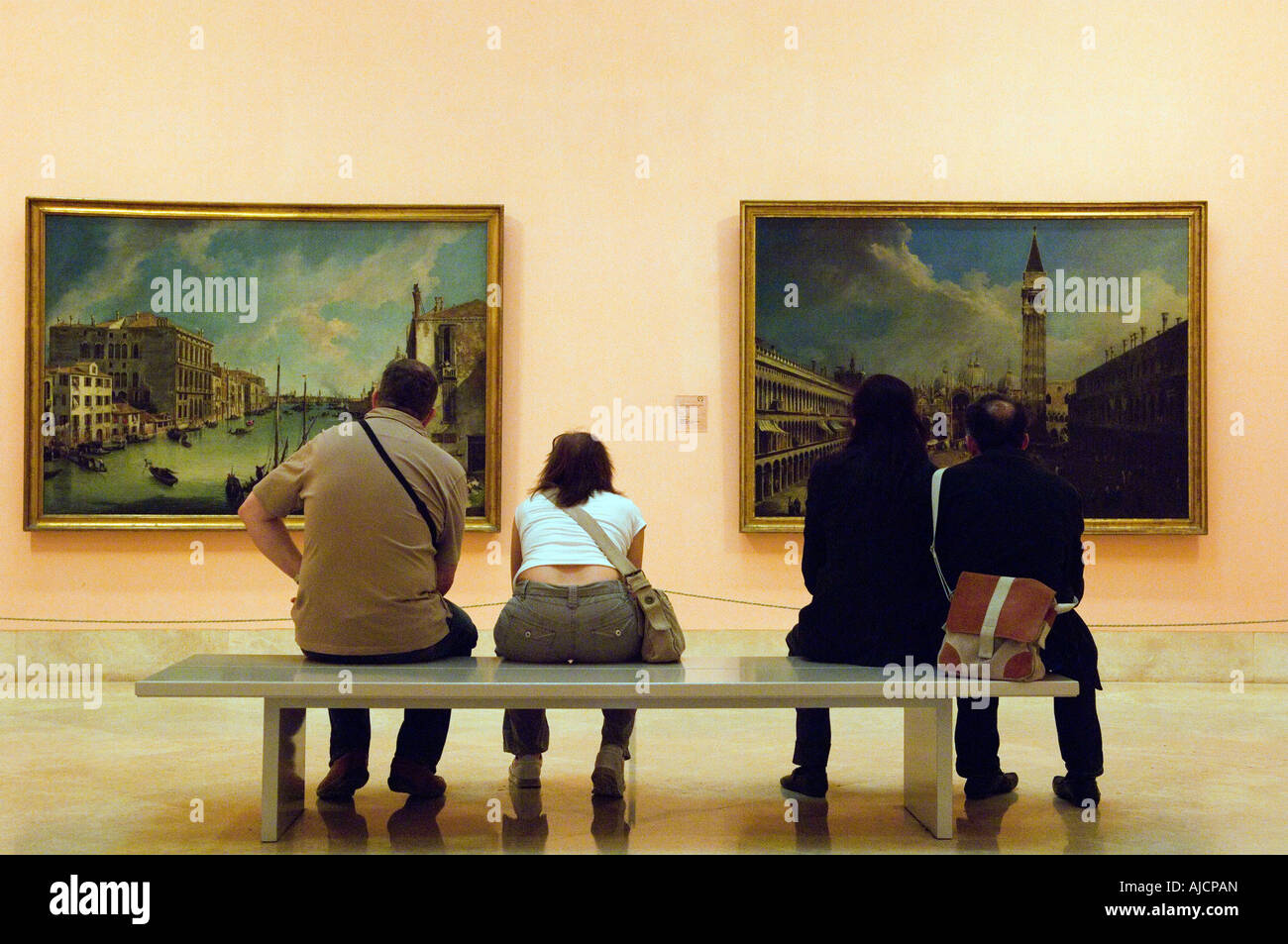 Art gallery wall perspective seat hi-res stock photography and images ...