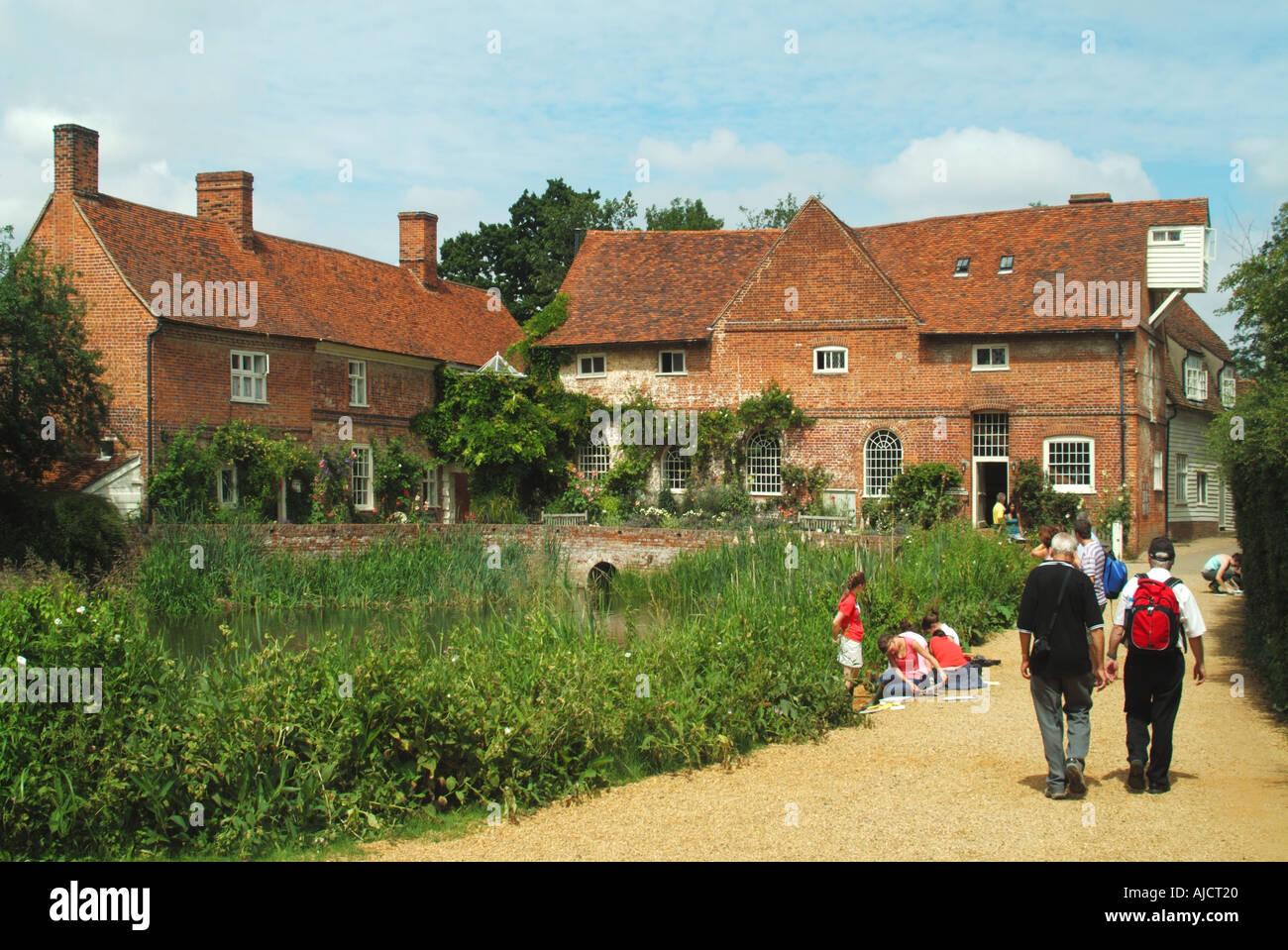 Flatford mill field studies centre hi-res stock photography and images ...