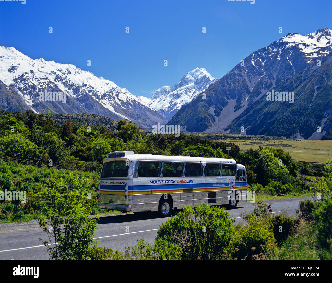 Mount cook landline bus in hi-res stock photography and images - Alamy