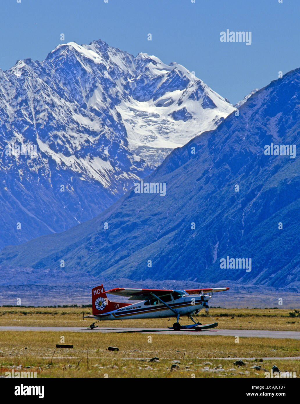 Mt Cook Airline Cessna206 ski plane in Mount Cook Airport New Zealand ...