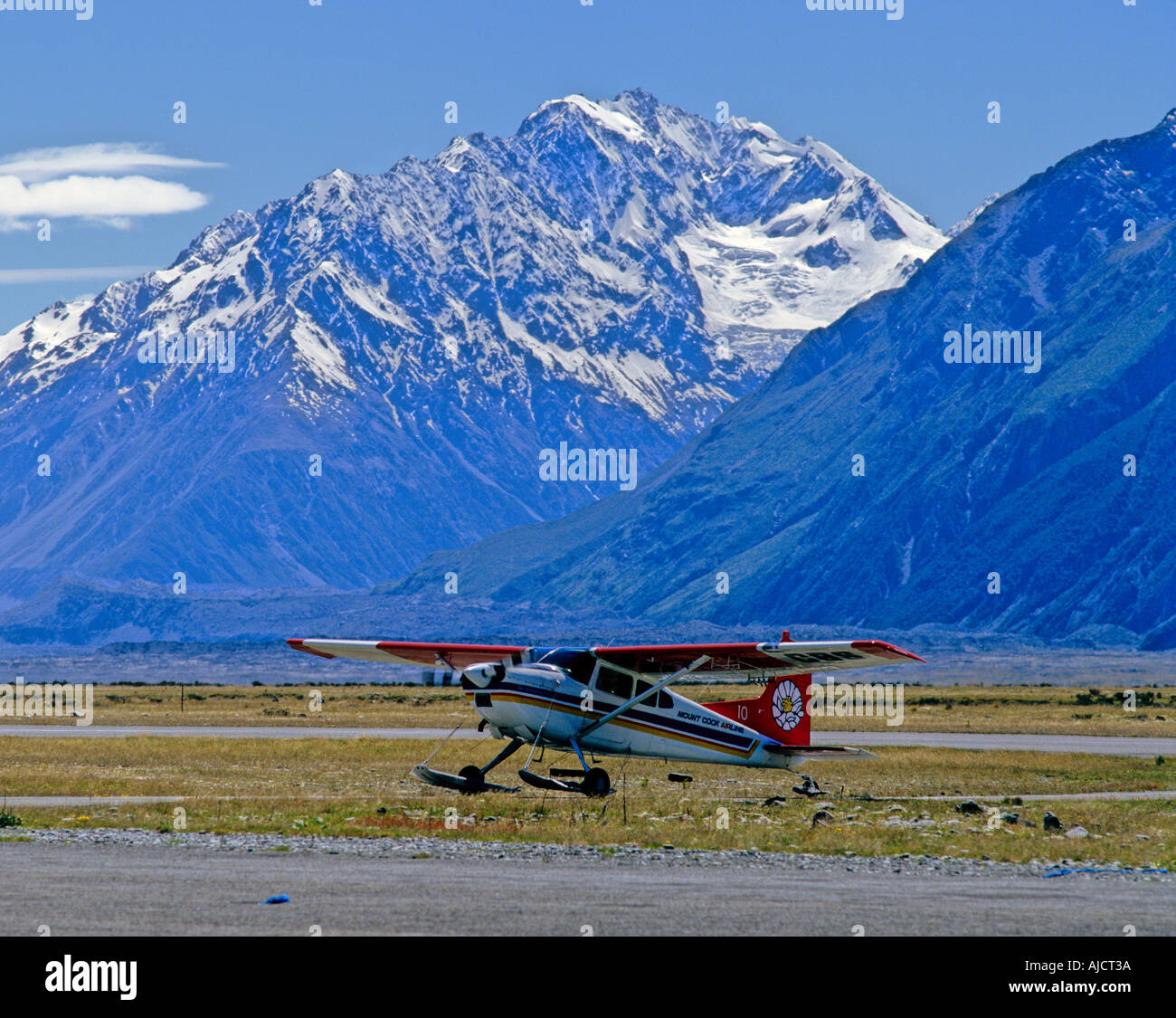 Mt Cook Airline Cessna206 ski plane in Mount Cook Airport New Zealand ...
