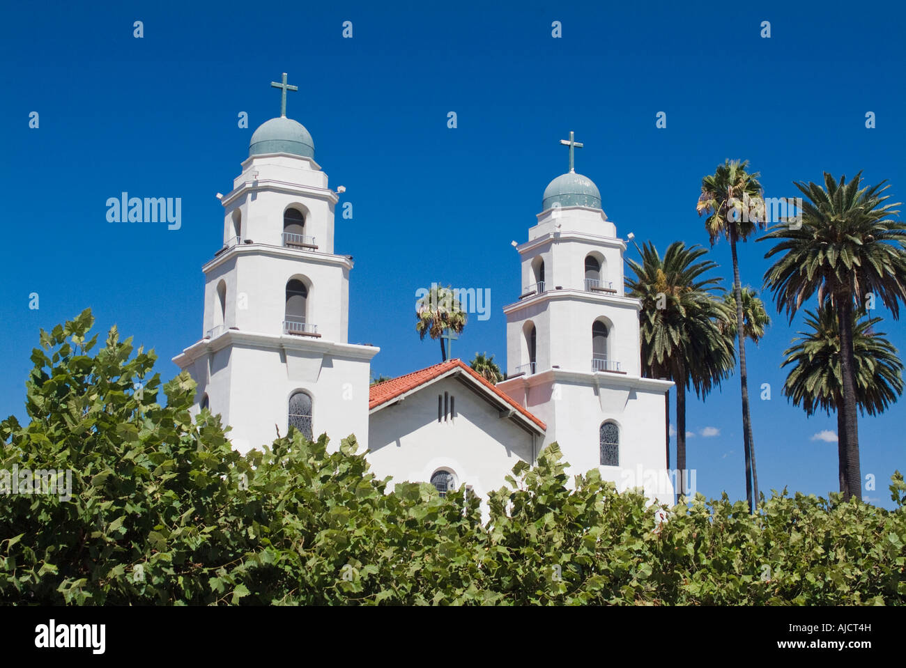 California catholic church spanish style hi-res stock photography and ...