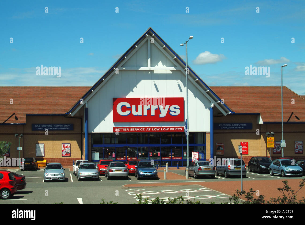 Shop Currys Electrical Goods High Resolution Stock Photography and ...