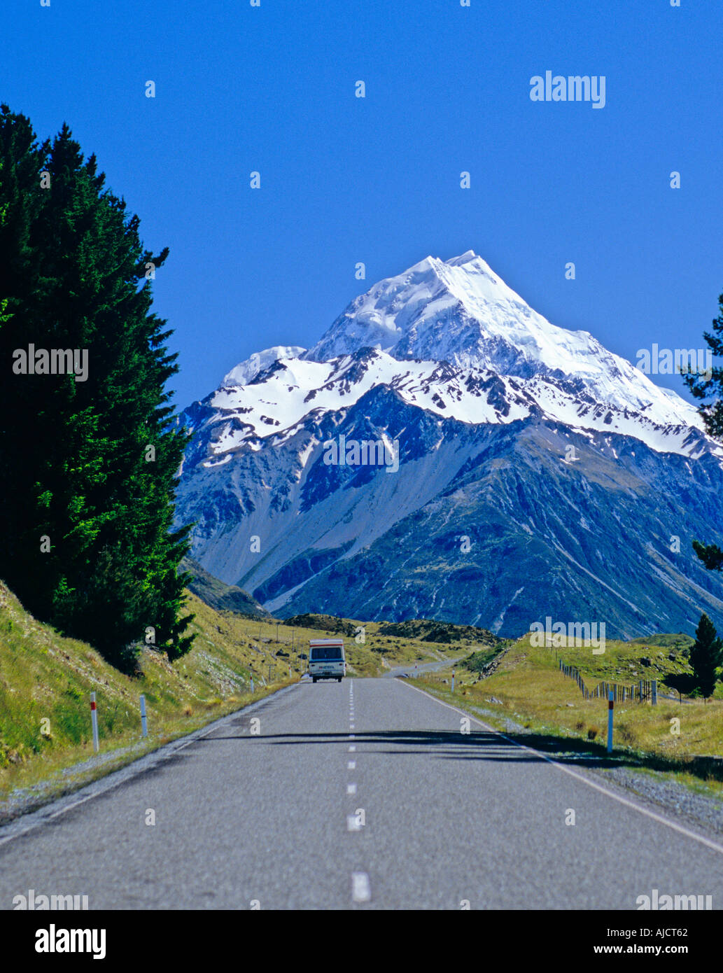 The Road to Mount Cook New Zealand Stock Photo - Alamy