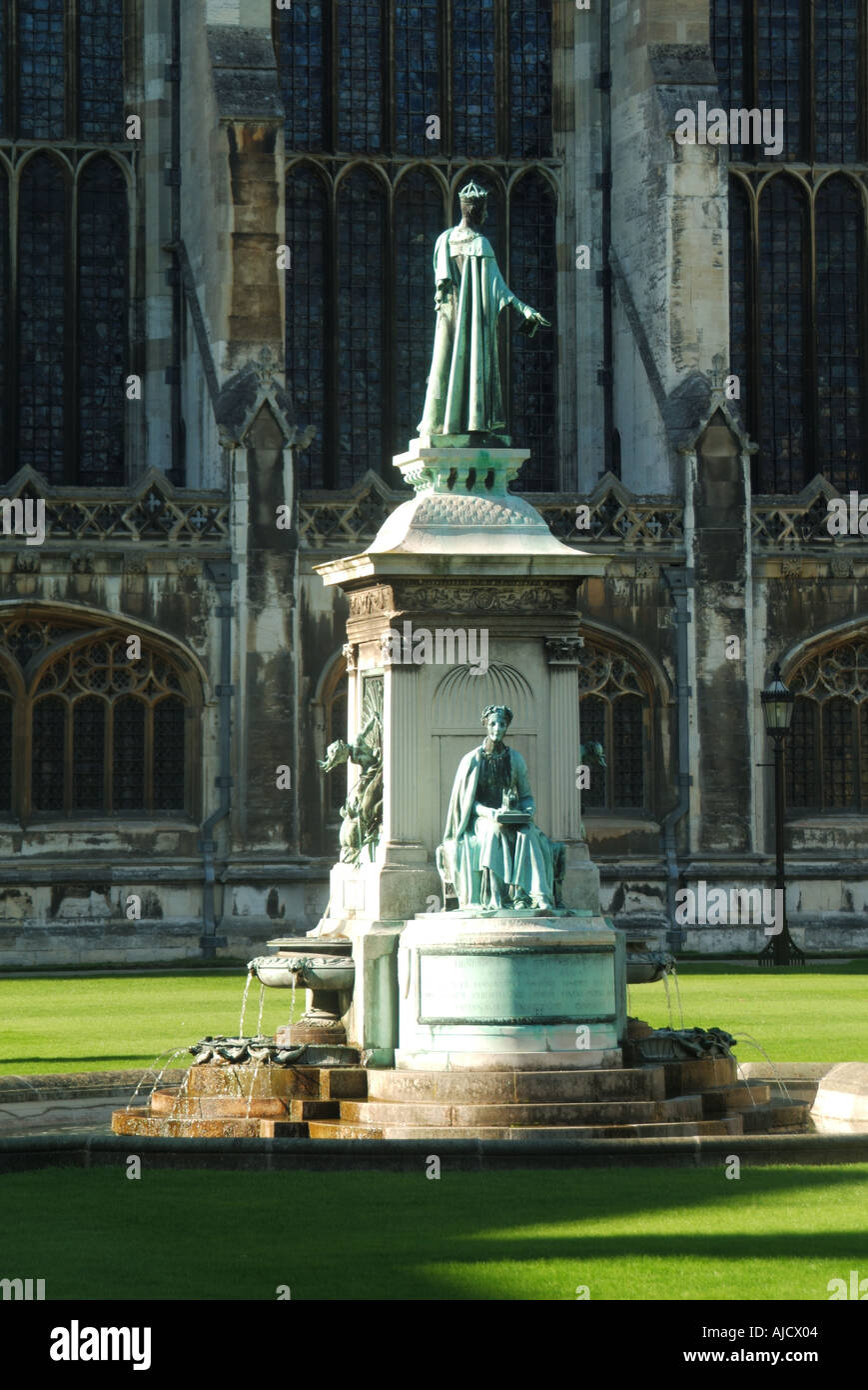 Cambridge university town statue on the lawns of Kings College with ...