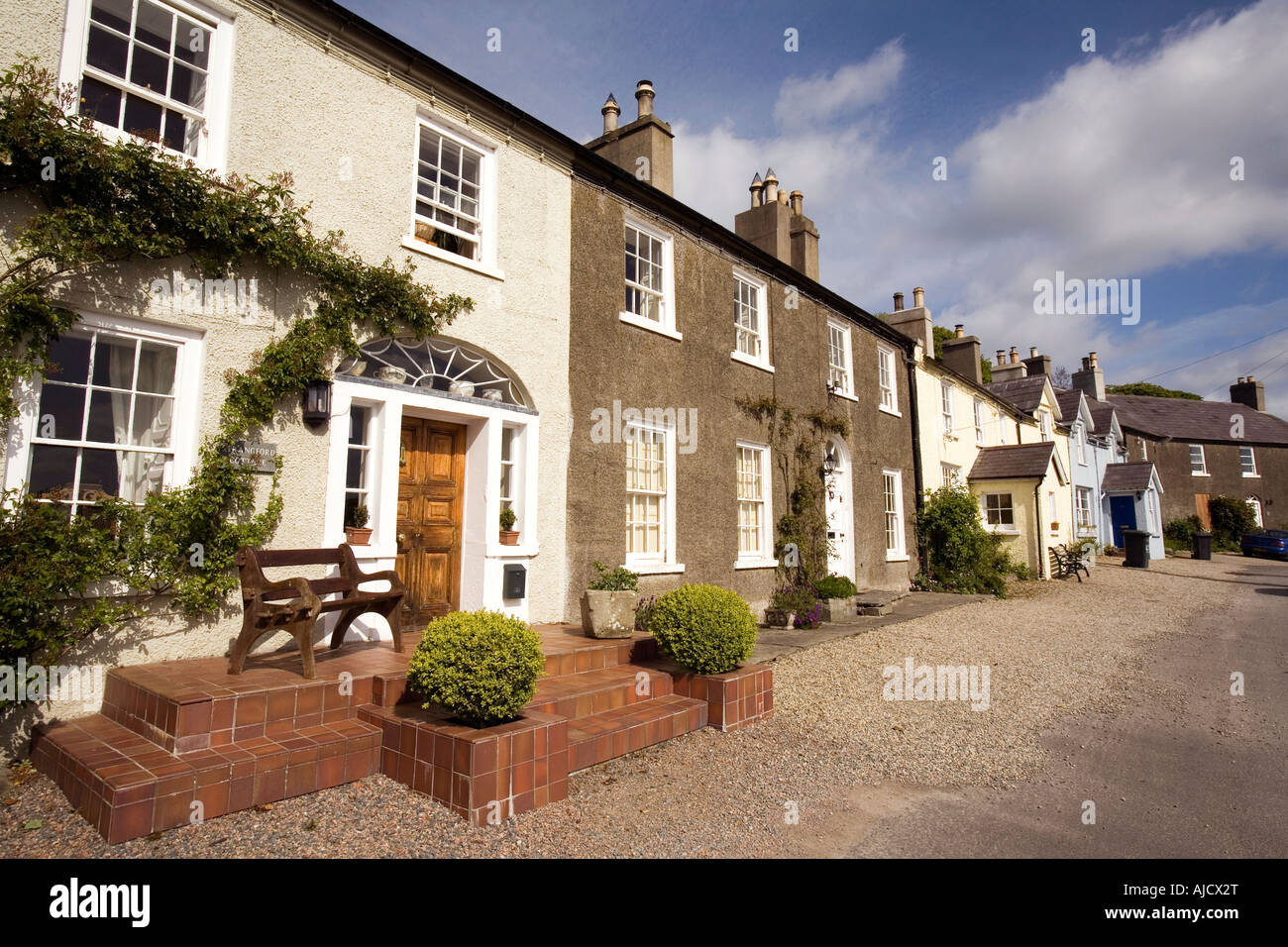 Row of quayside properties hi-res stock photography and images - Alamy