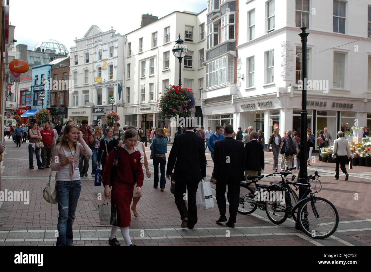 Street scene Dublin Ireland Stock Photo - Alamy