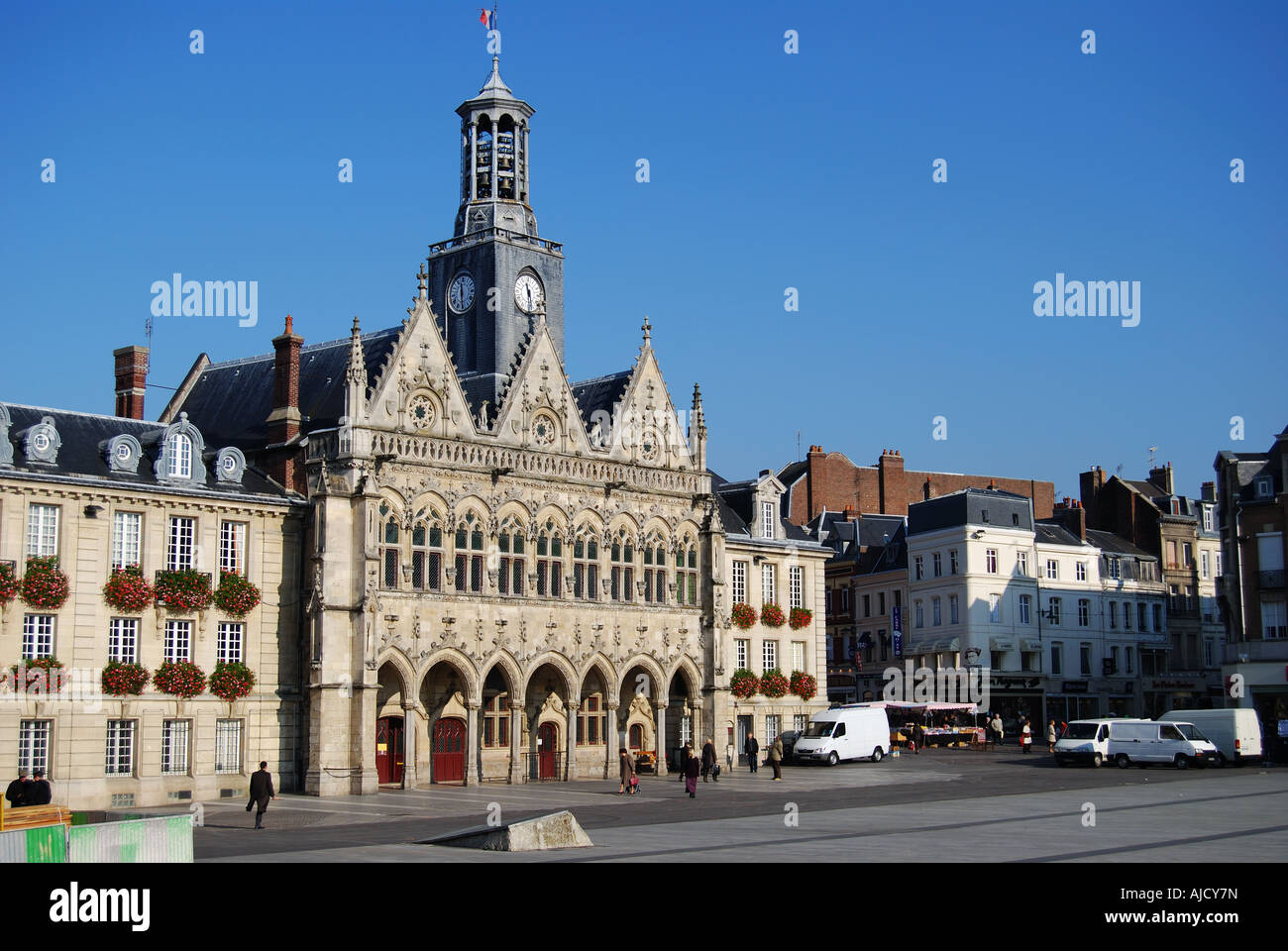 L'Hotel de Ville, La Place de L'Hotel de Ville, Saint-Quentin, Aisne ...