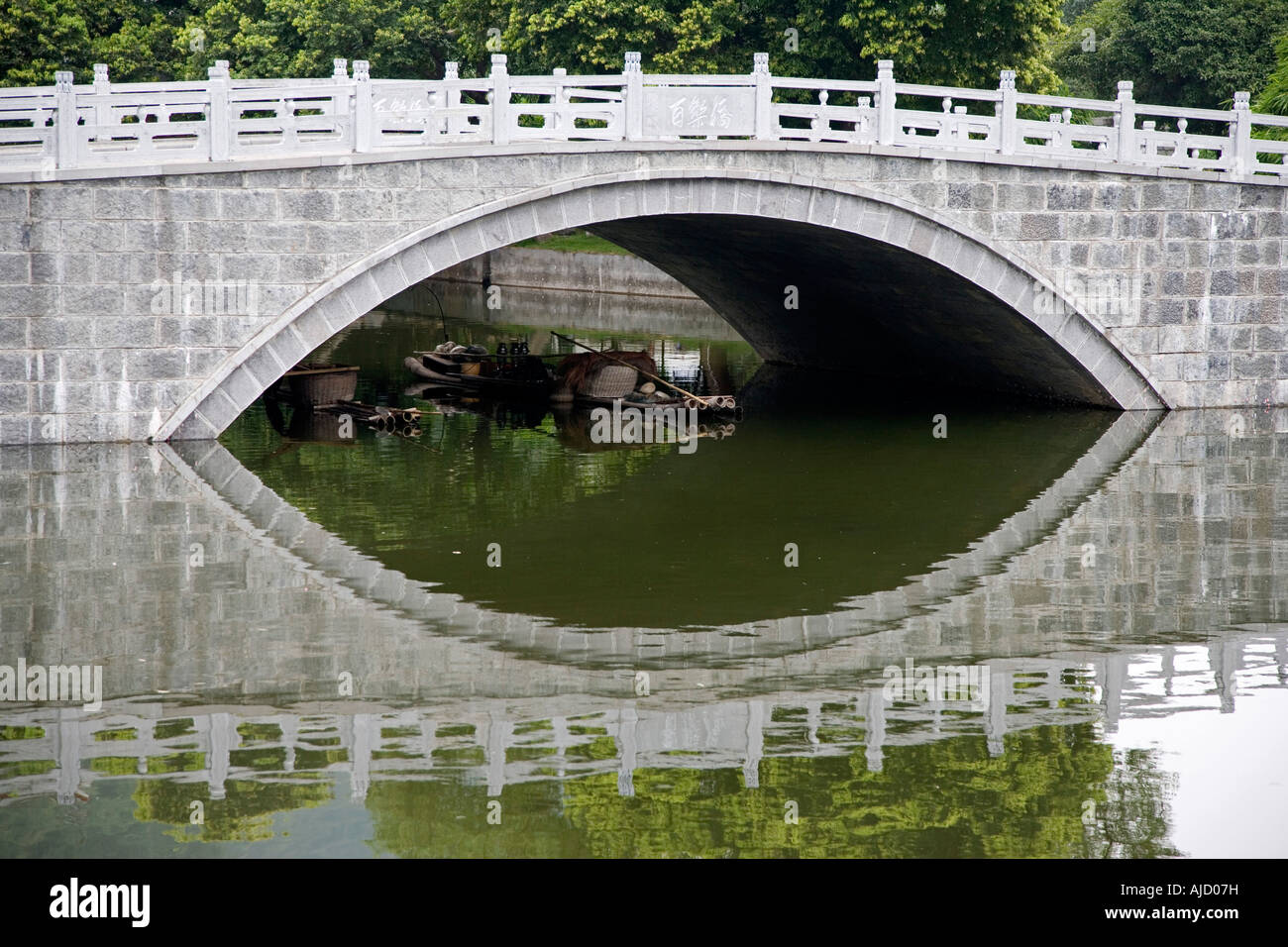 Bridge reflection guilin china hi-res stock photography and images - Alamy