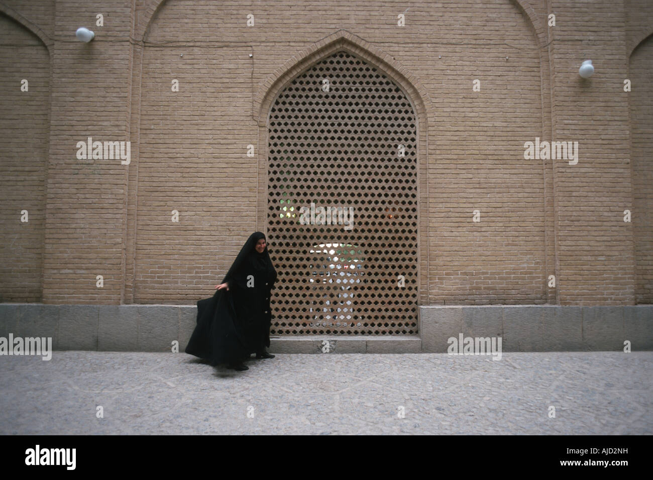 Iran isfahan woman chador hi-res stock photography and images - Alamy