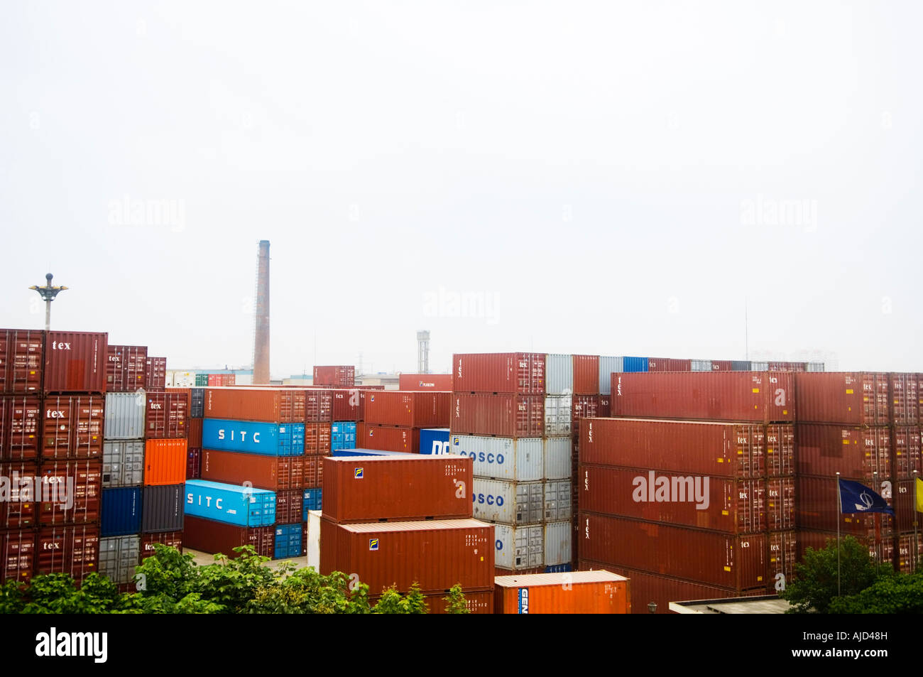 Shanghai container terminal hi-res stock photography and images - Alamy