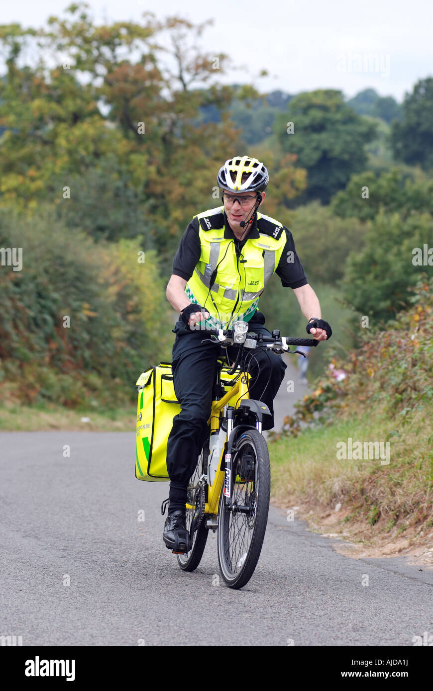 St johns ambulance first aid volunteer hi-res stock photography and ...