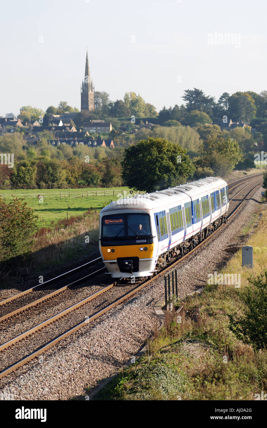 Chiltern Railways class 165 diesel train near King`s Sutton ...