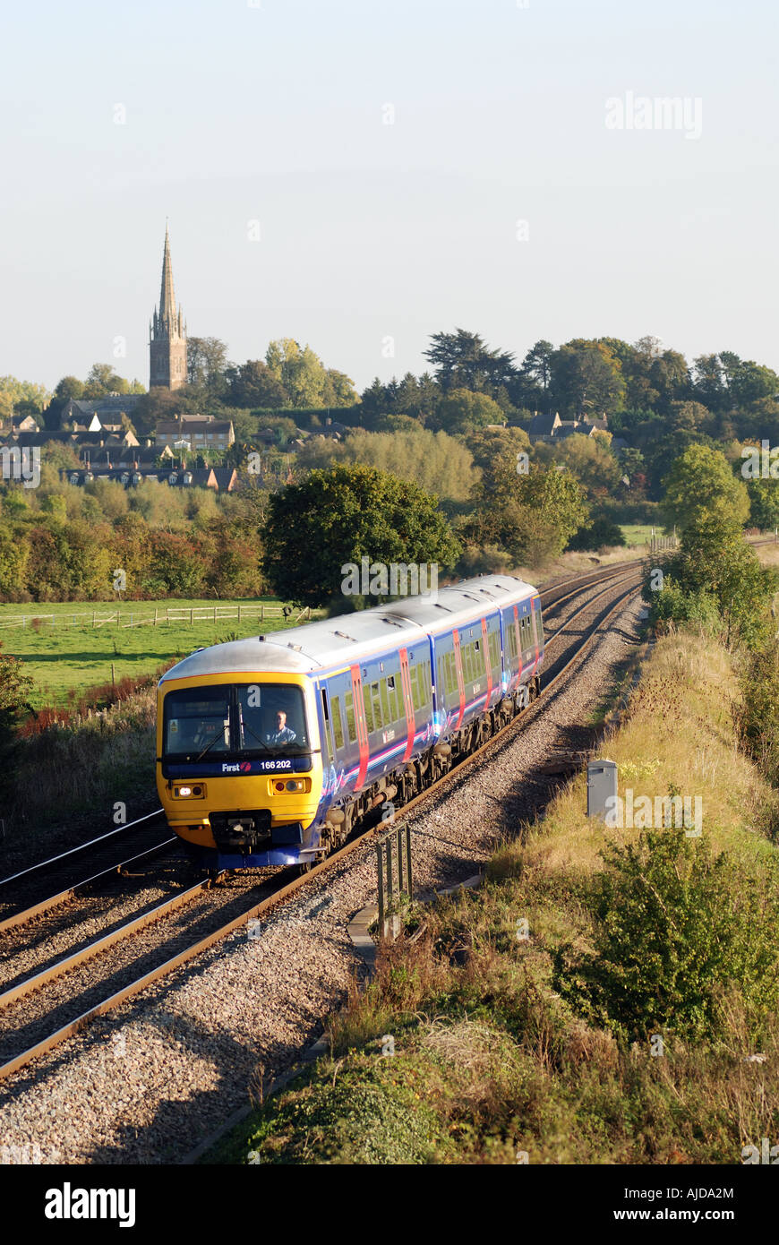 First Great Western class 166 diesel train near King`s Sutton ...