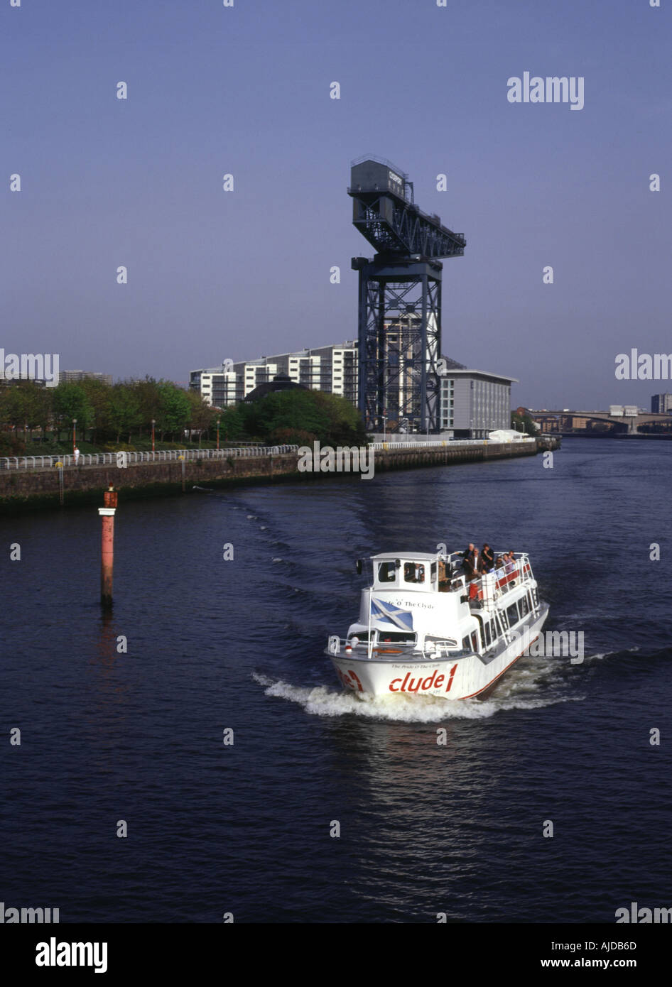 dh RIVER CLYDE GLASGOW Clydebank Port crane and tourist launch boat ...