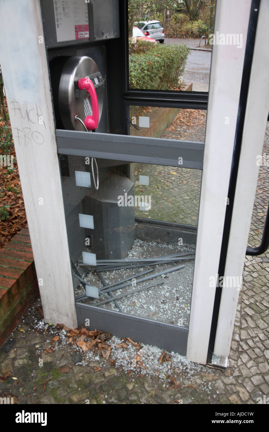 Telefon kiosk hi-res stock photography and images - Alamy