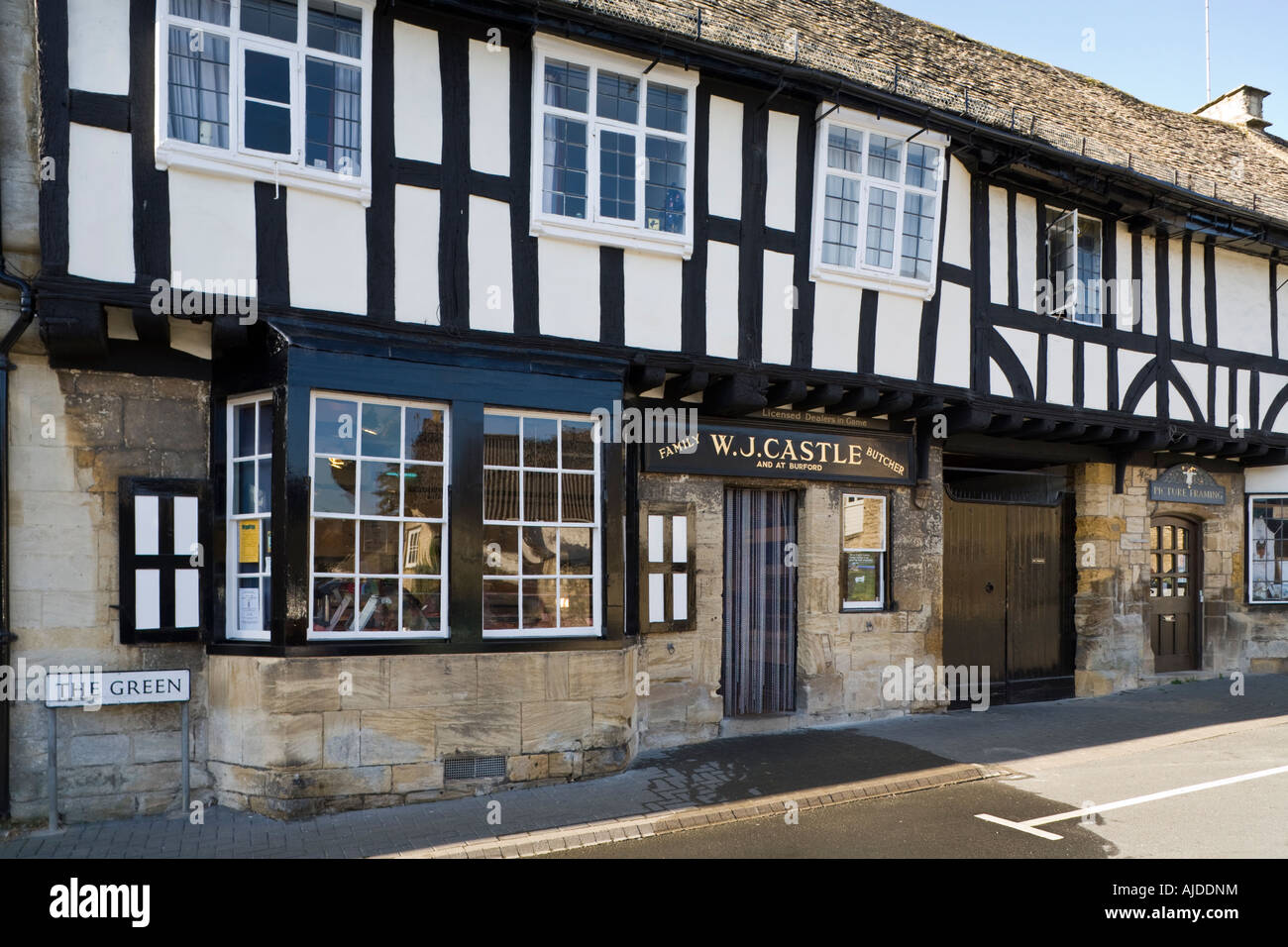 Tudor castle tudor building hi-res stock photography and images - Alamy