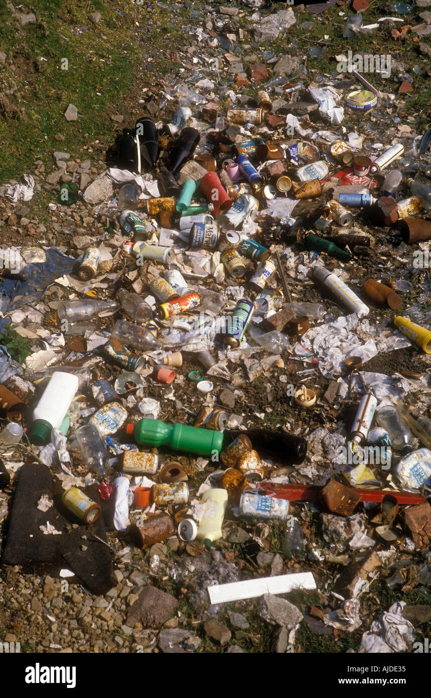 Litter on the ground hi-res stock photography and images - Alamy