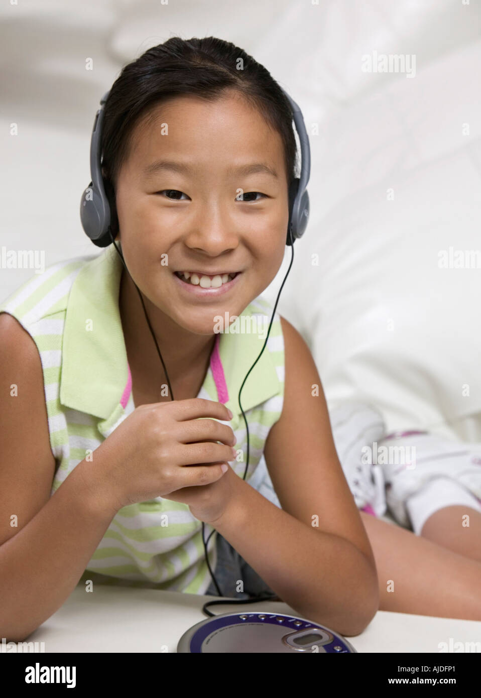 Girl with cd player hi-res stock photography and images - Alamy