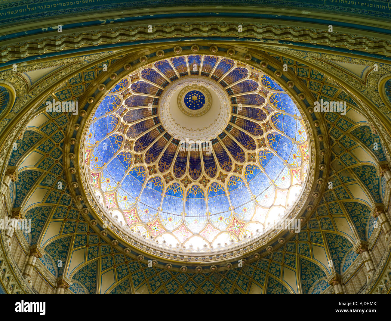 Dome of the szeged synagogue hi-res stock photography and images - Alamy