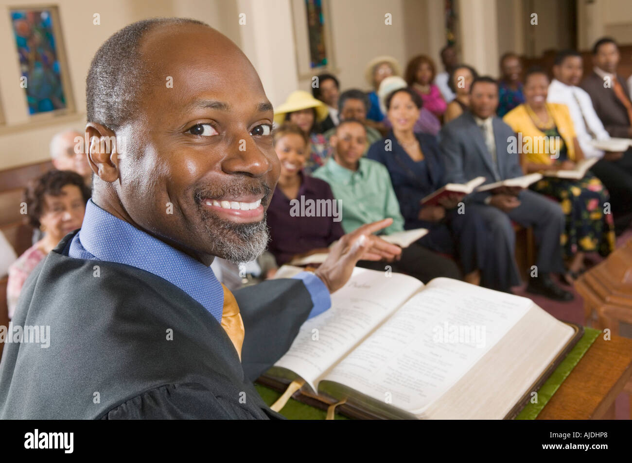 Congregation church standing hi-res stock photography and images - Alamy