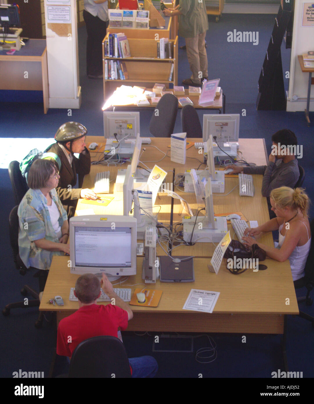 British library interior reading room hi-res stock photography and ...