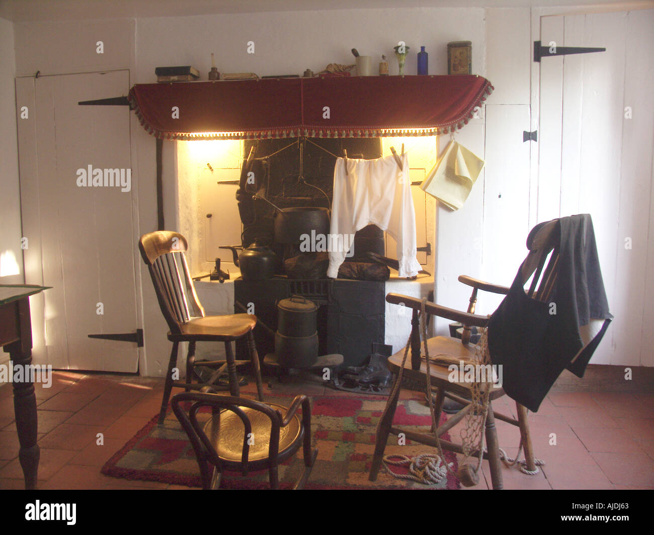 Victorian cottage kitchen hi-res stock photography and images - Alamy