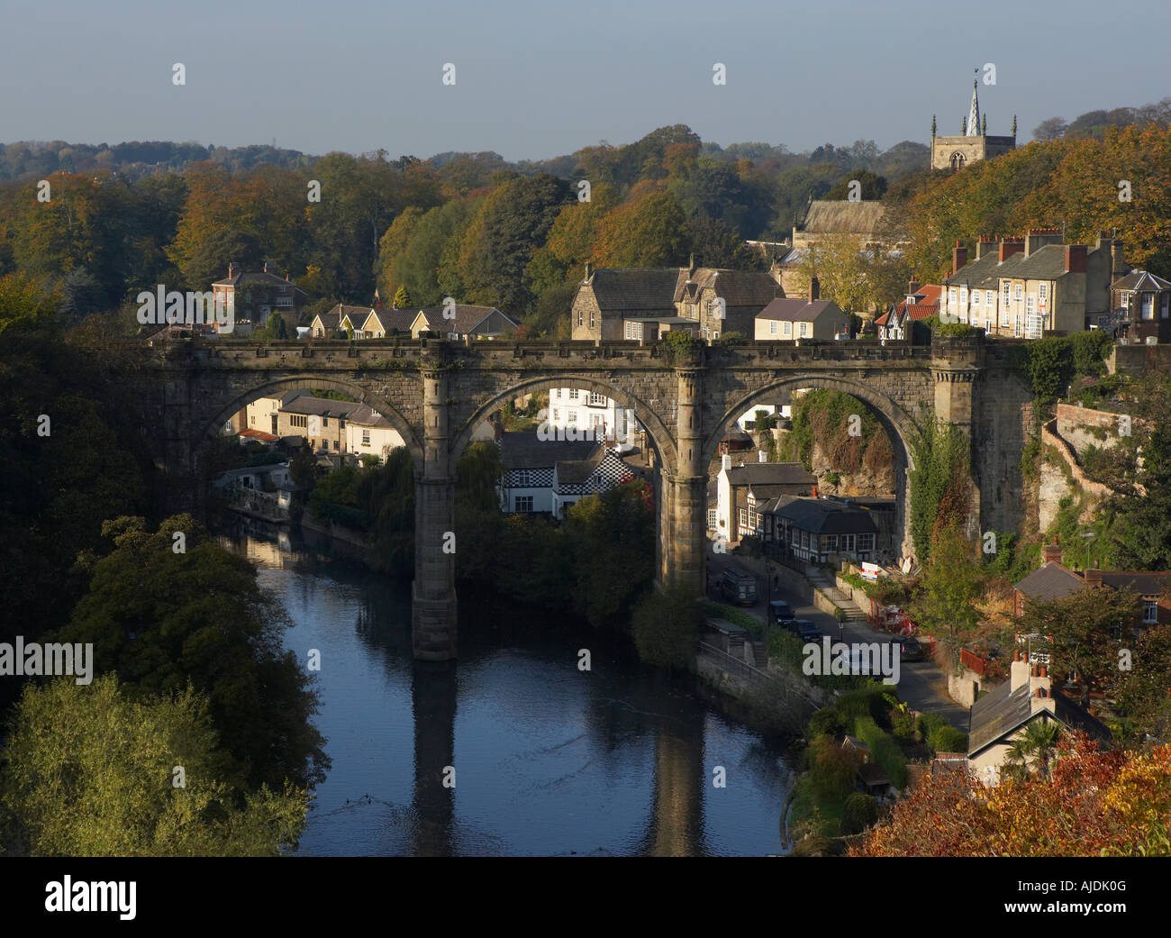 KNARESBOROUGH TOWN RIVER NIDD SUMMER YORKSHIRE ENGLAND Stock Photo - Alamy