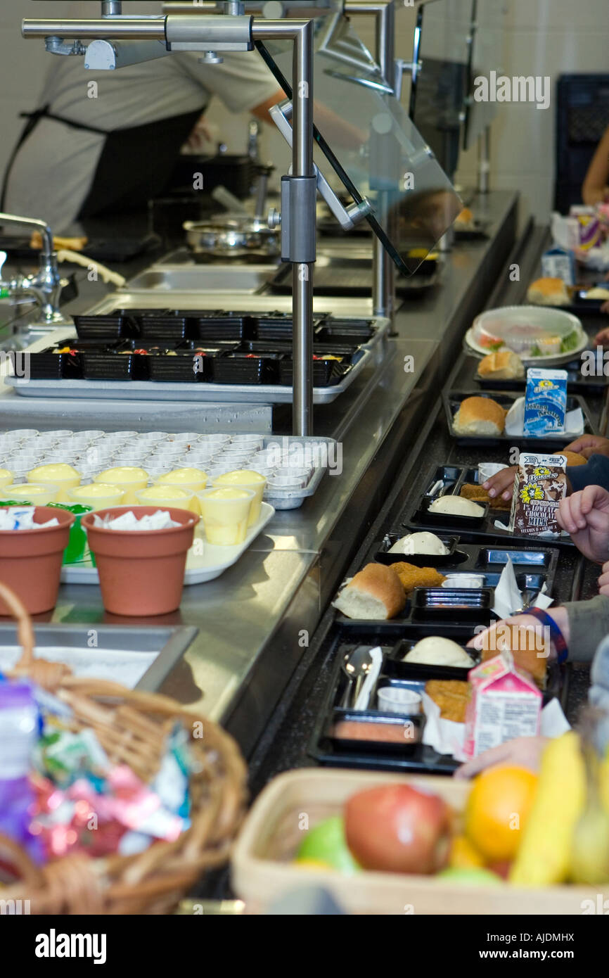 School cafeteria line hi-res stock photography and images - Alamy