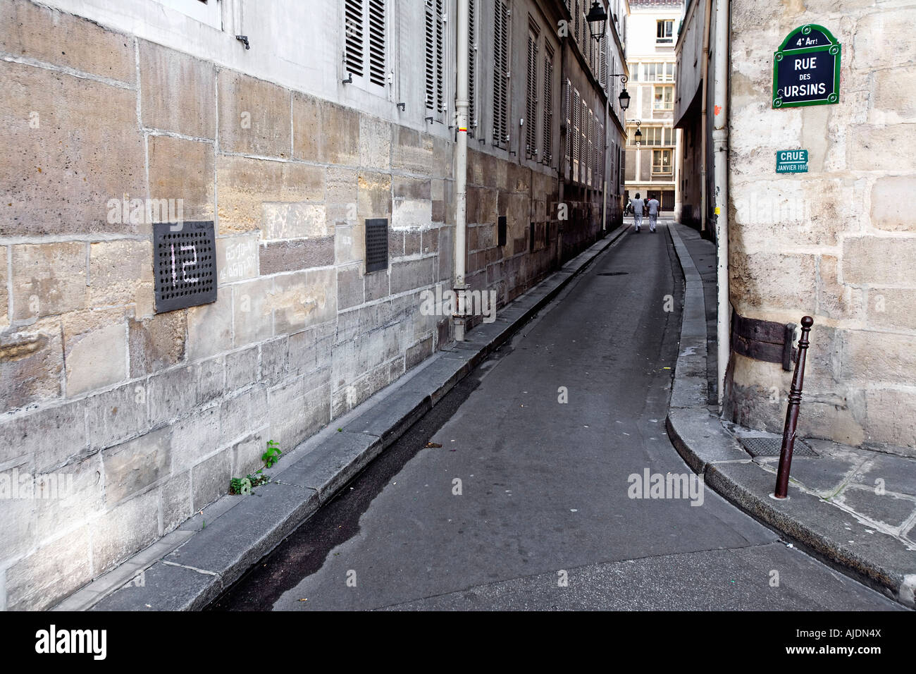 Typical medieval street in Ile Saint Louis in Paris Stock Photo - Alamy