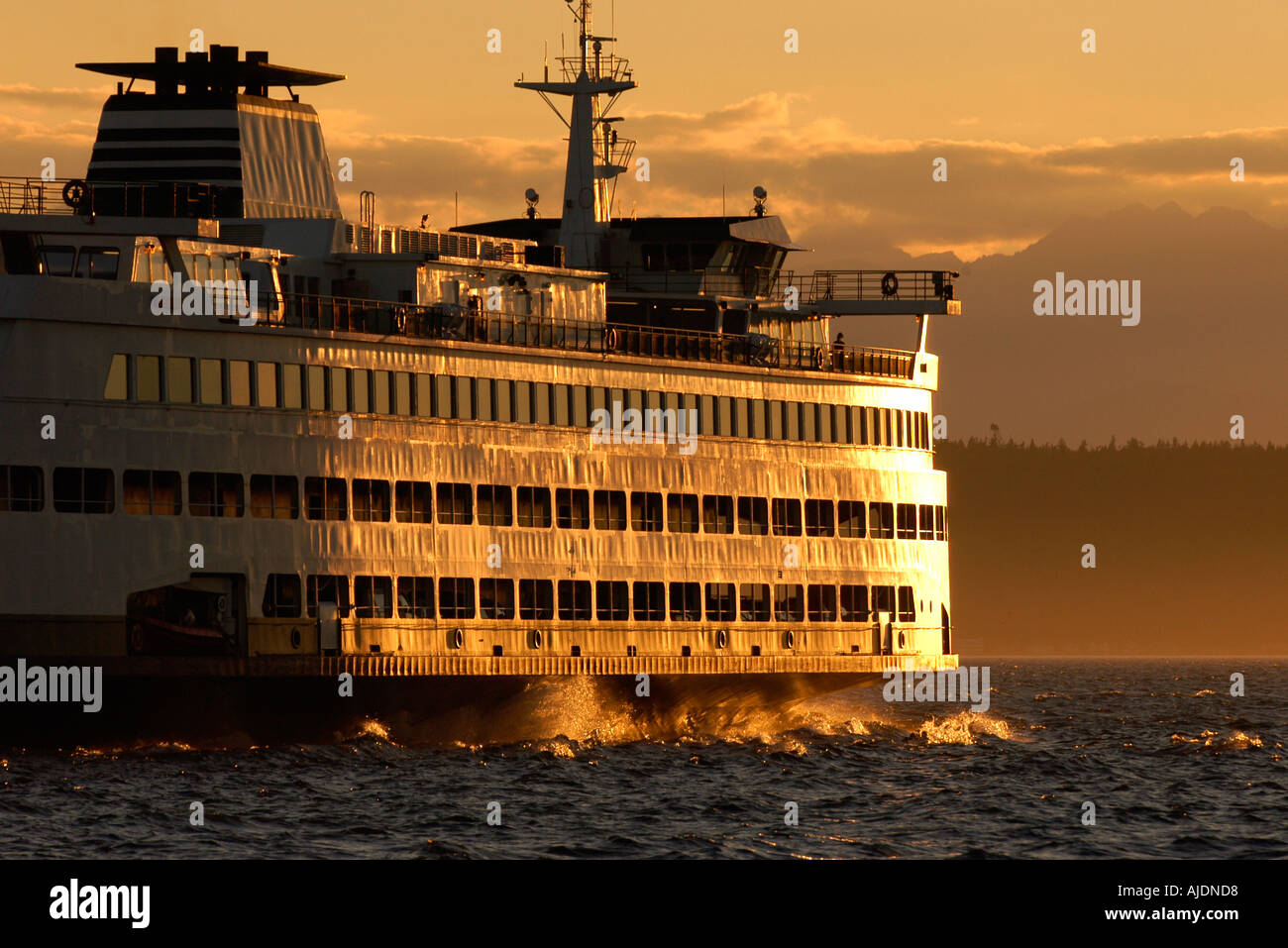 Edmonds Kingston ferry crossing Puget Sound at sunset Stock Photo - Alamy