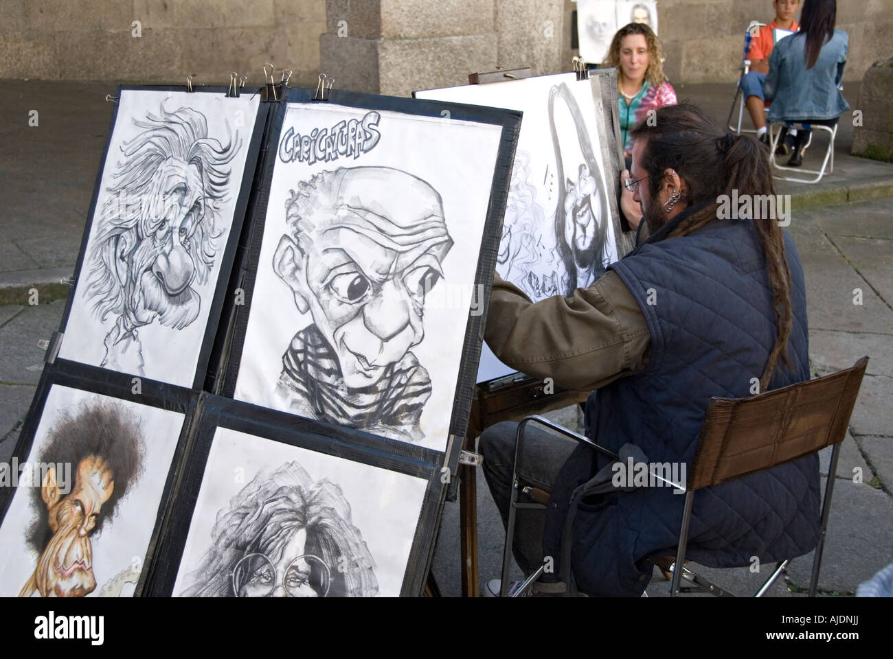 Street artist drawing caricature hi-res stock photography and images ...