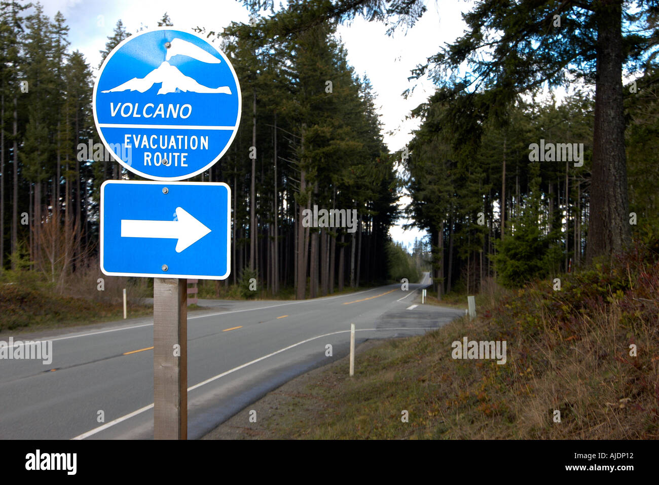 Volcano evacuation sign near Mount Rainier Washington Stock Photo - Alamy