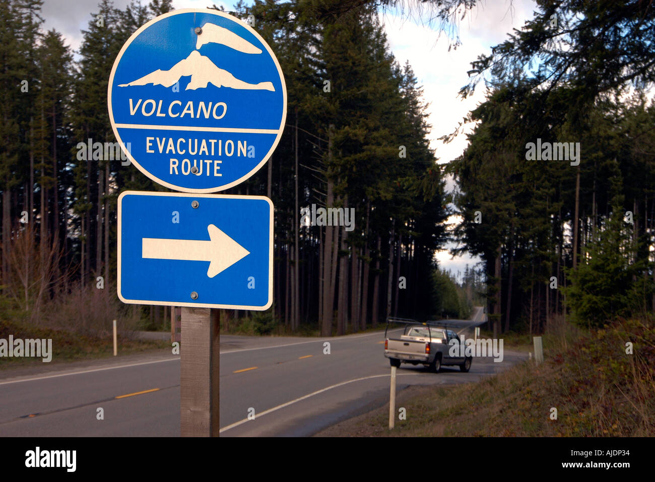 Volcano evacuation sign near Mount Rainier Washington Stock Photo - Alamy