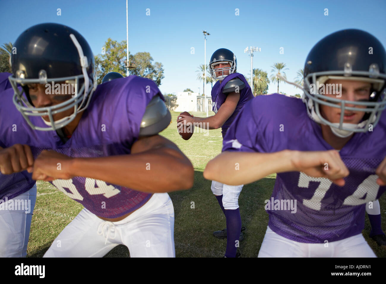 American linemen hi-res stock photography and images - Alamy