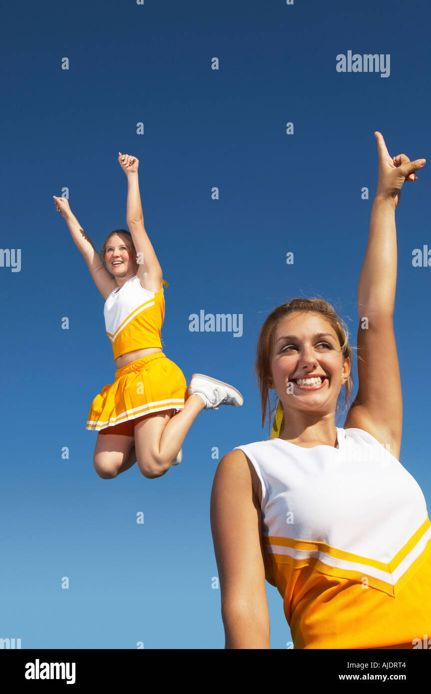 Cheerleaders cheering hi-res stock photography and images - Alamy