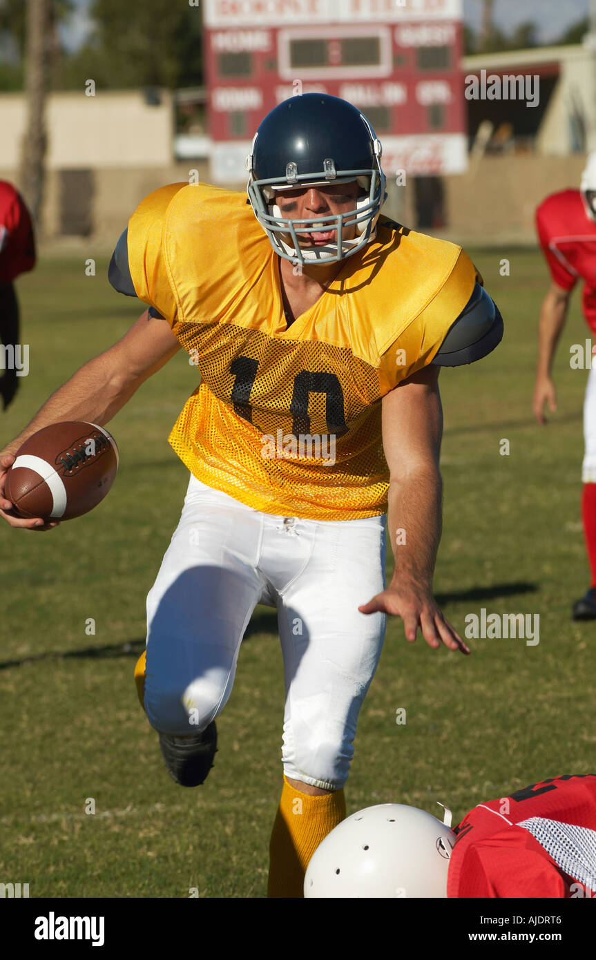 Football player running the ball hi-res stock photography and images ...