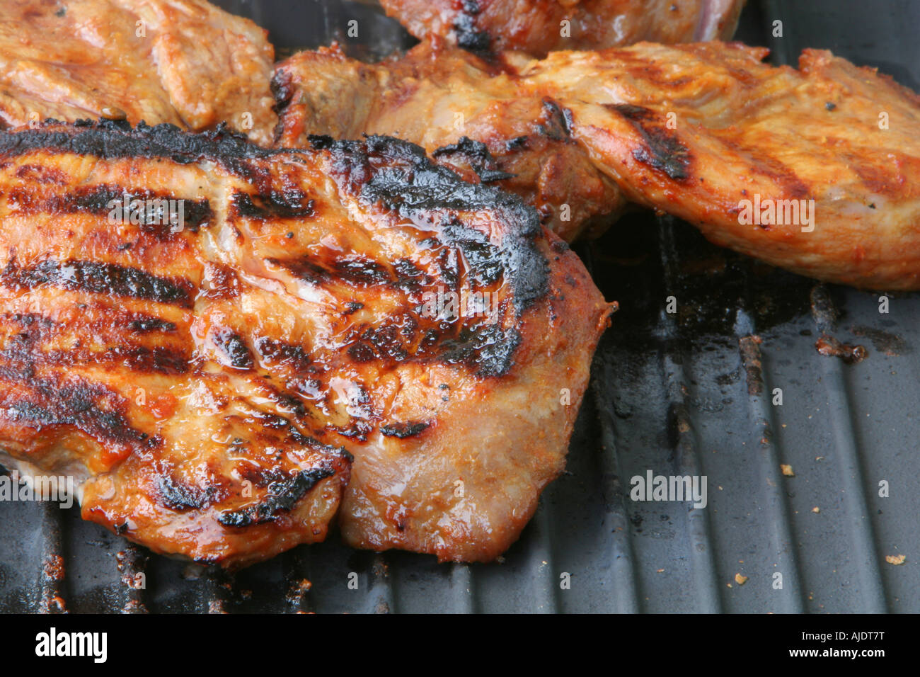 meat being cooked on a barbeque grill nice and juicy Stock Photo - Alamy