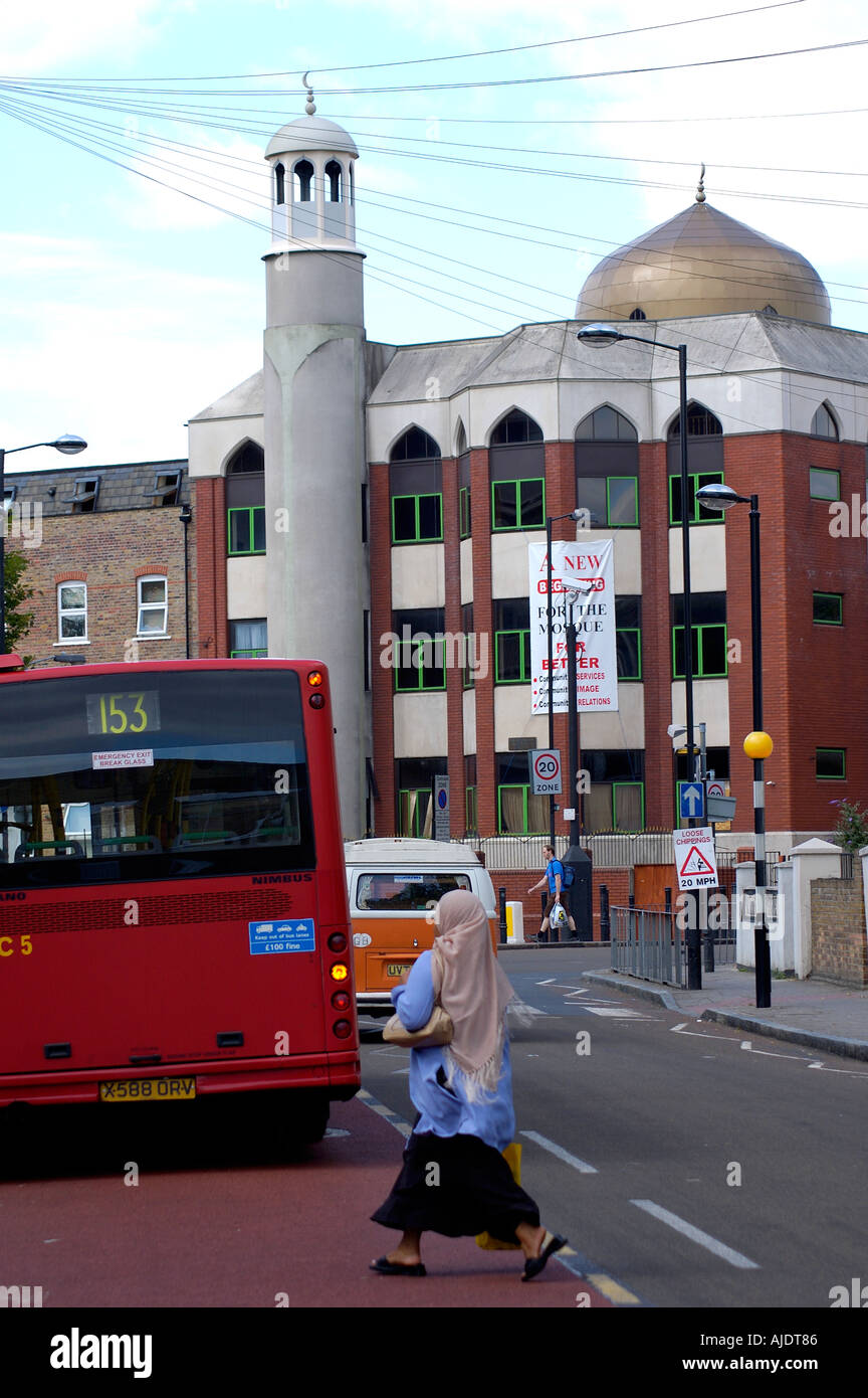 Mosques in london hi-res stock photography and images - Alamy