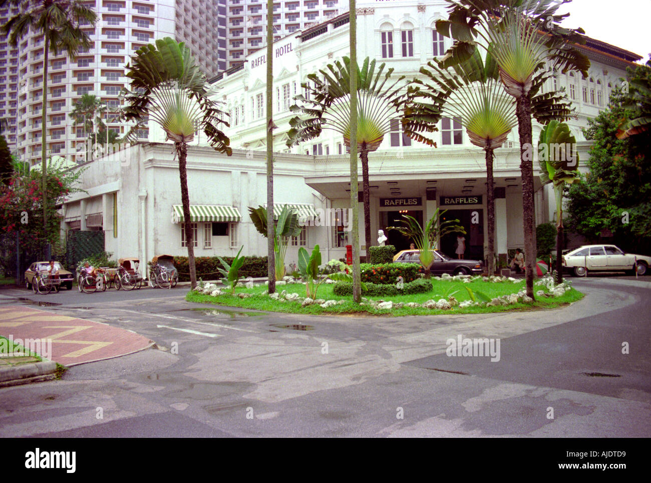 Raffles hotel singapore 1985 hi-res stock photography and images - Alamy