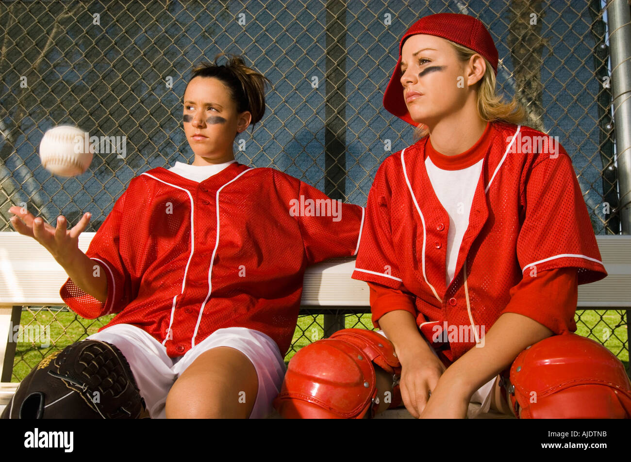 Chain link bench hi-res stock photography and images - Alamy