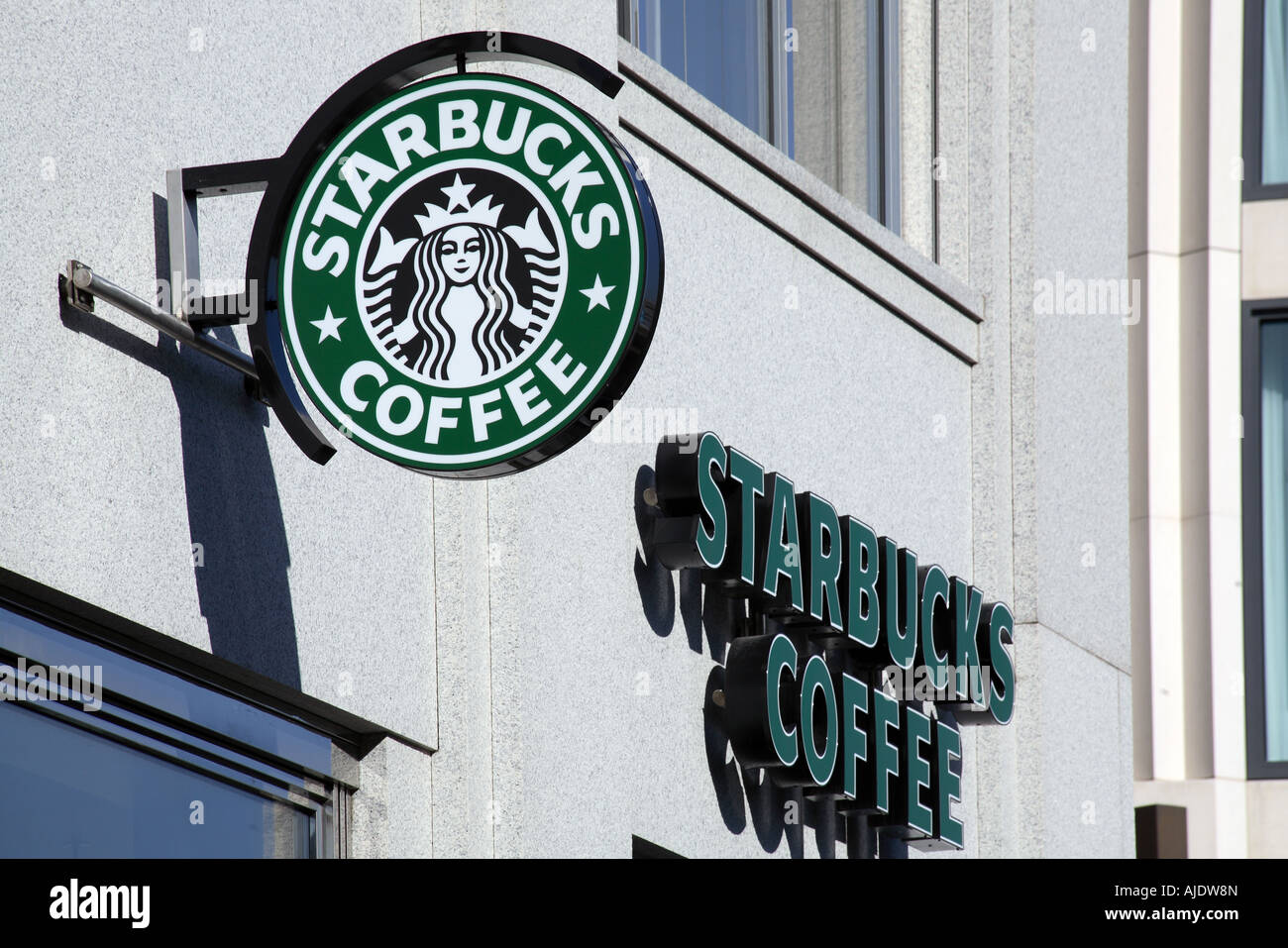Starbucks sales hi-res stock photography and images - Alamy