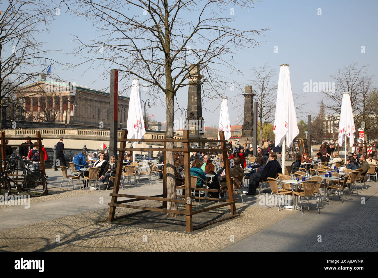 Berlin Spree Fluss River Ufer Bank Stock Photo - Alamy