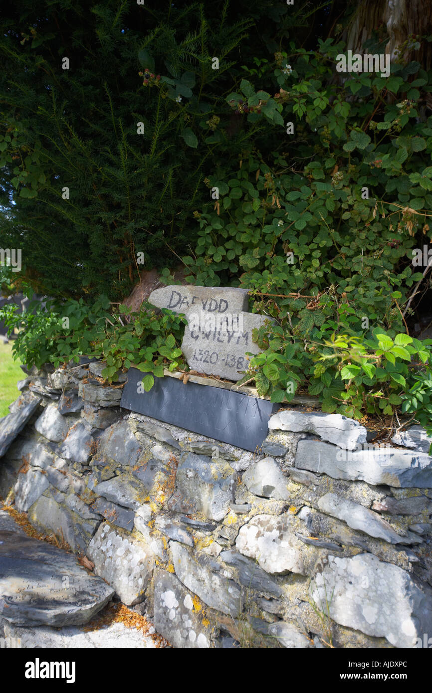 Grave of Dafydd ap Gwilym, Strata Florida Abbey, Pontrhydfendigaid ...