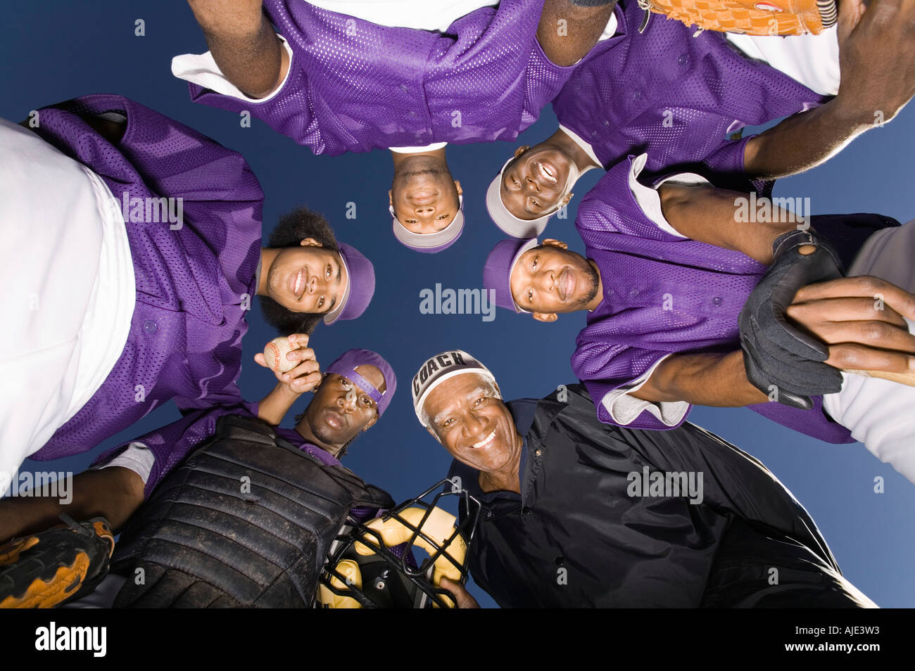 Team huddle hi-res stock photography and images - Alamy