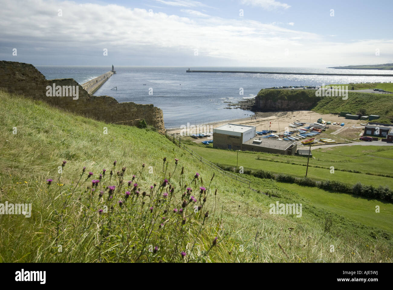 Tynemouth breakwater hi-res stock photography and images - Alamy