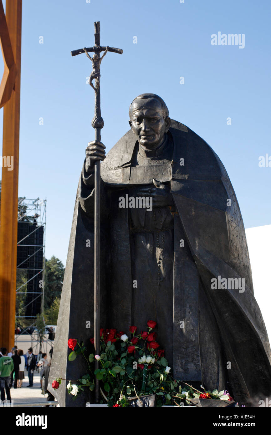 Our lady of fatima statue john paul hi-res stock photography and images ...