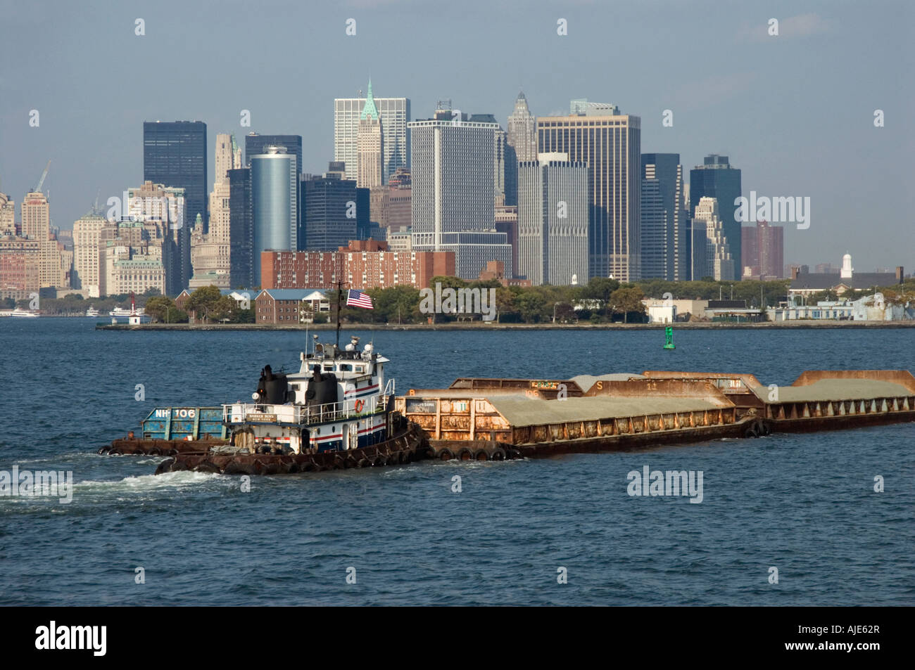 Tugboat pushing a Barge in front of Lower Manhattan Stock Photo - Alamy
