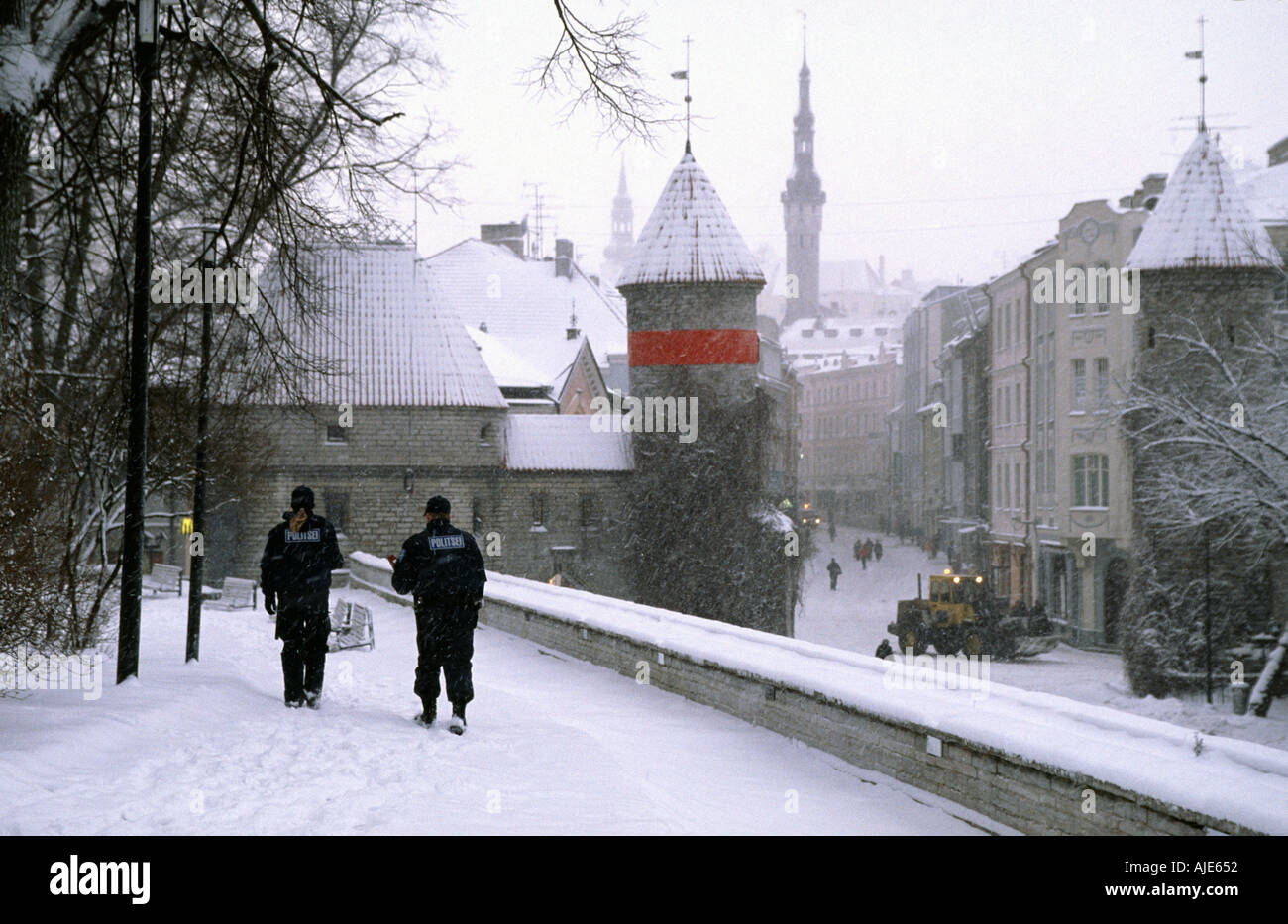 Police in snow hi-res stock photography and images - Alamy